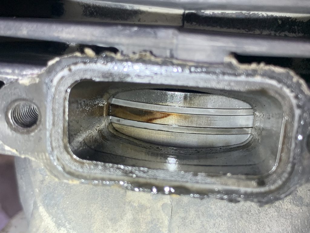 STIHL TS480i タンクハウジング交換 ｜修理ブログ｜プラウ PLOW