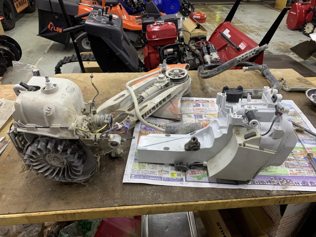 STIHL TS480i タンクハウジング交換 ｜修理ブログ｜プラウ PLOW