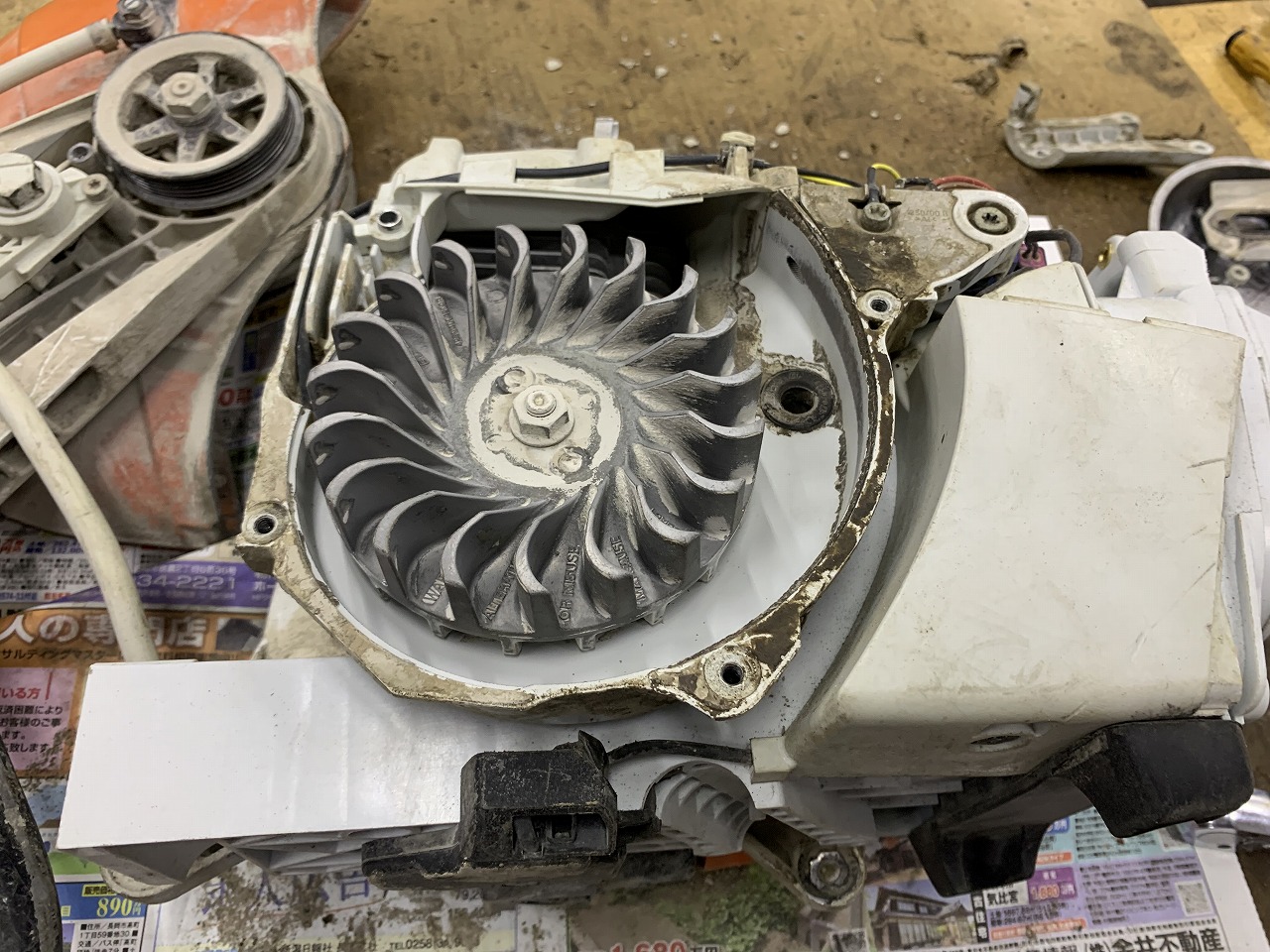 STIHL TS480i タンクハウジング交換 ｜修理ブログ｜プラウ PLOW