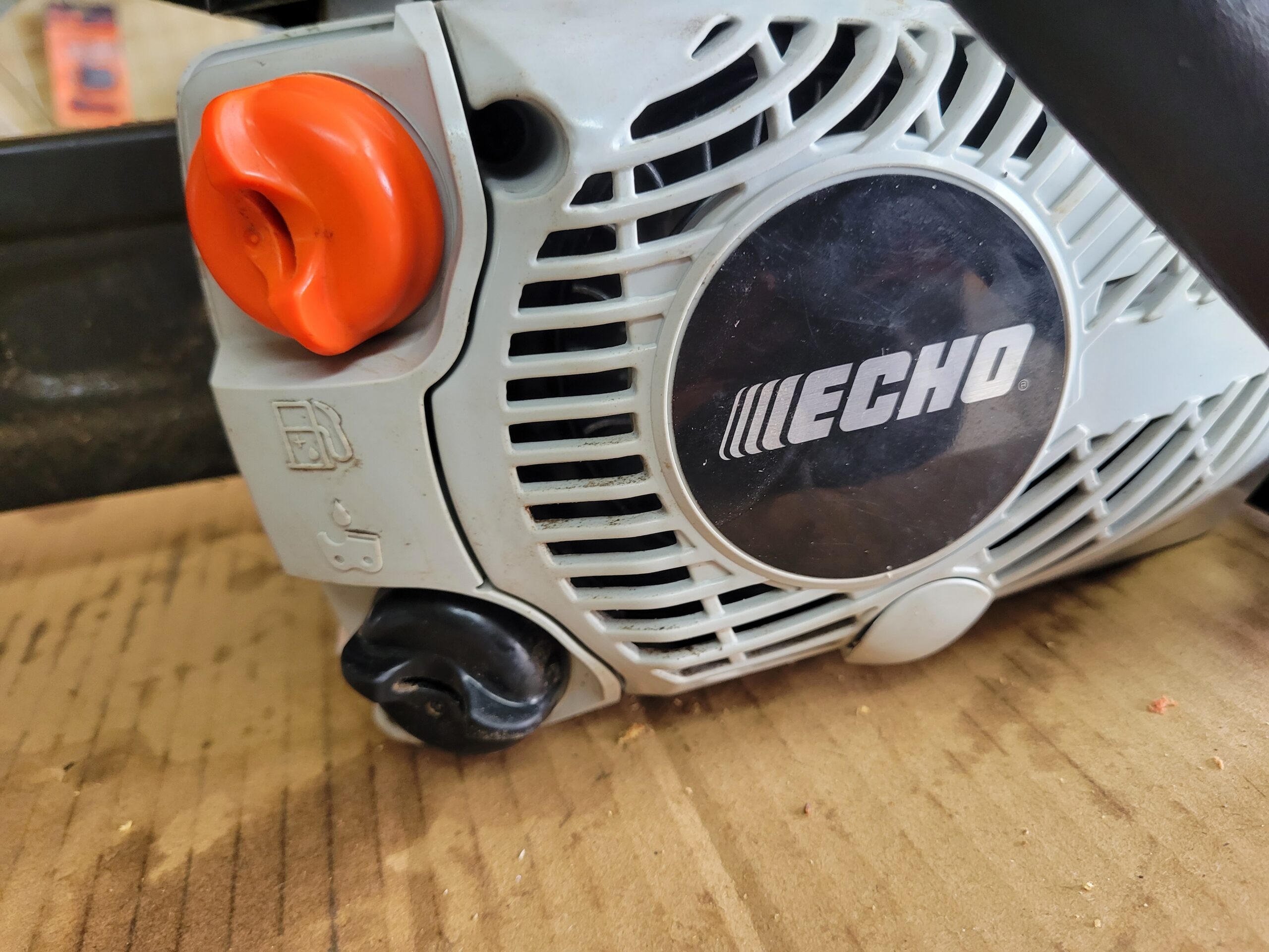 ECHO チェンソー ECS300T/S スタッドボルト交換 ｜修理ブログ｜プラウ PLOW