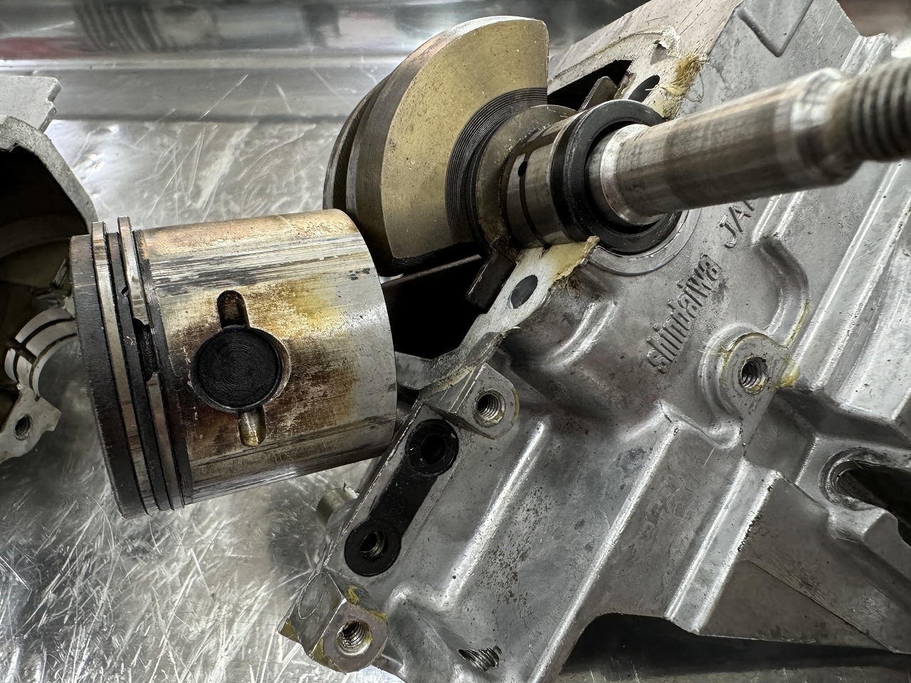 新ダイワE406AVエンジン分解 ｜修理ブログ｜プラウ PLOW