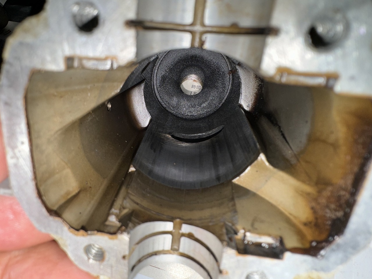 新ダイワE406AVエンジン分解 ｜修理ブログ｜プラウ PLOW