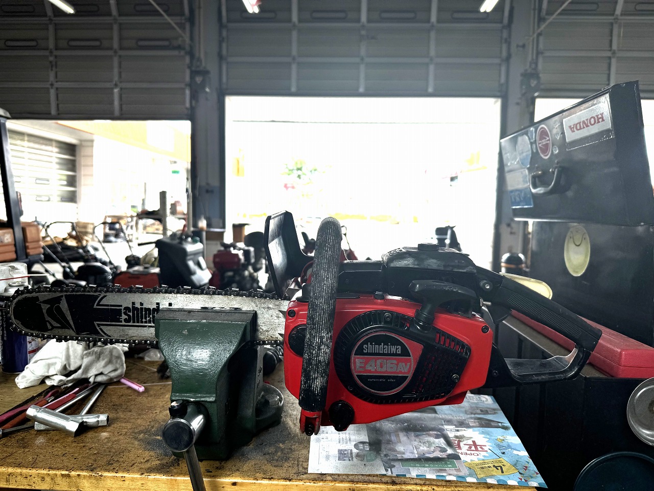 新ダイワE406AV スプロケットがクラッチASSYと直結になりソーチェーンがフリー状態にならない。 ｜修理ブログ｜プラウ PLOW